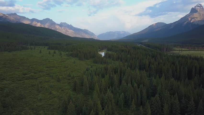 Beautiful Mountains in Jasper National Park, Alberta, Canada image ...