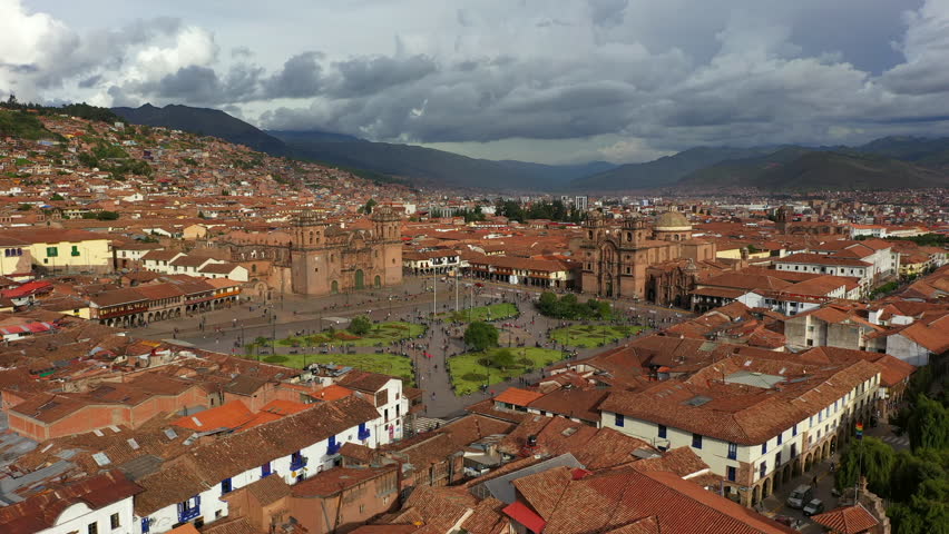 Old streets in the city center in Cusco, Peru image - Free stock photo ...