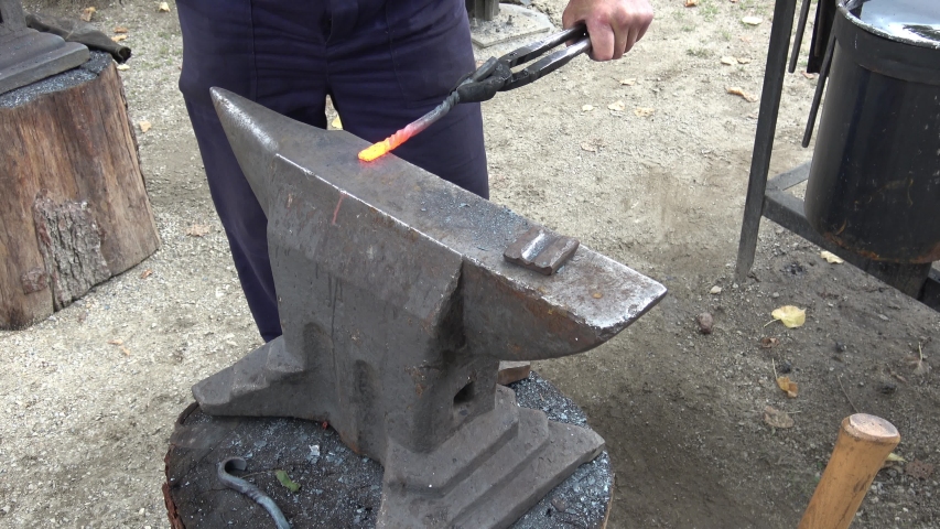 Blacksmith working on the Anvil image - Free stock photo - Public ...