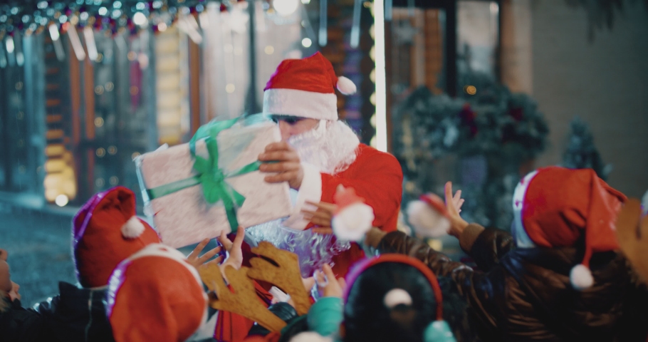 Wrapped Gift Box image - Free stock photo - Public Domain photo - CC0 ...