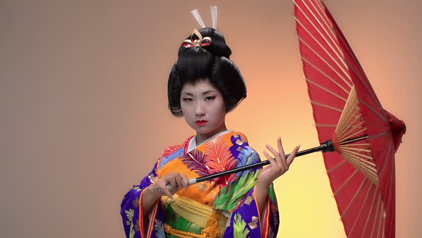 4K Beautiful Japanese Geisha Dancing On Stage And Posing For The Camera ...