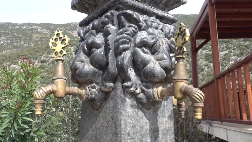 Victoria Square, Birmingham. Floozy Statue. Detail Of The Floozy Statue ...