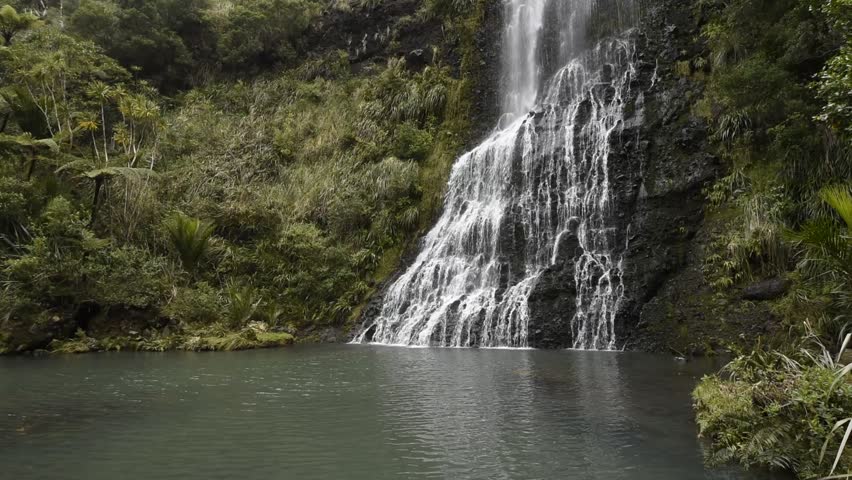 beautiful waterfalls in karekare near auckland, | 20452036 的库存视频 ...