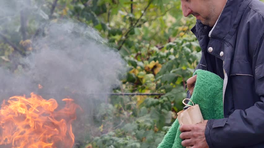 Homeless People Burn Trash Stock Footage Video 4996745 | Shutterstock