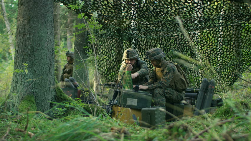 military staging base, officer gives orders | 32587006 的库存视频 | Shutterstock