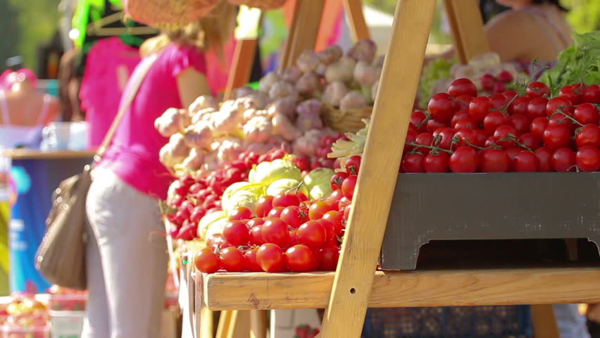 Food Stand Selling Tomatoes, Garlic And Other Vegetables On Farmers ...