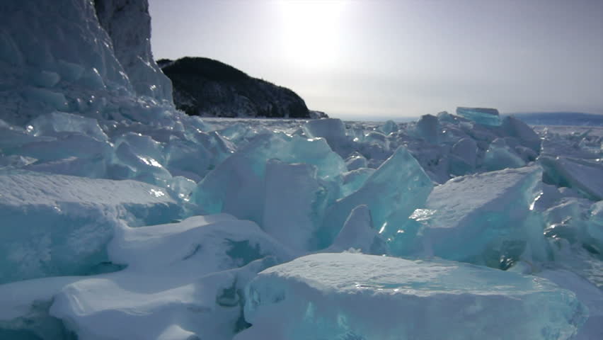 คลิปวิดีโอสต็อกของ Ice field rift | Shutterstock